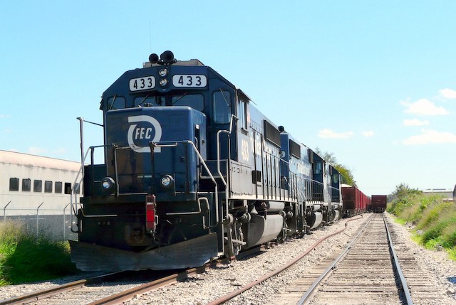 FEC # 433 waits at Palmetto for train 0708.